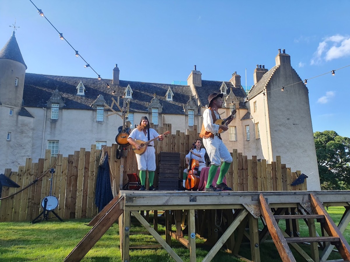 Robin Hood at Drum Castle – rachel.blog